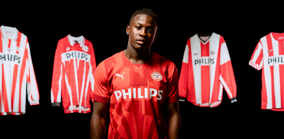 PSV - Celebration Kit | Philips keert met wereldrecord terug op borst